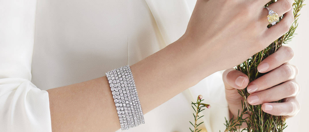 Line Bracelets and Necklaces: The Complete Guide - Kwiat